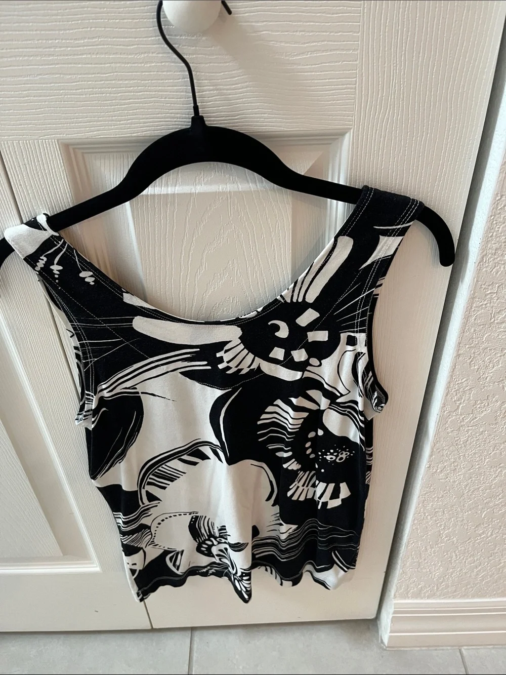 Chico's | Tops | Chicos Black And White Abstract Scoop Tank | Poshmark